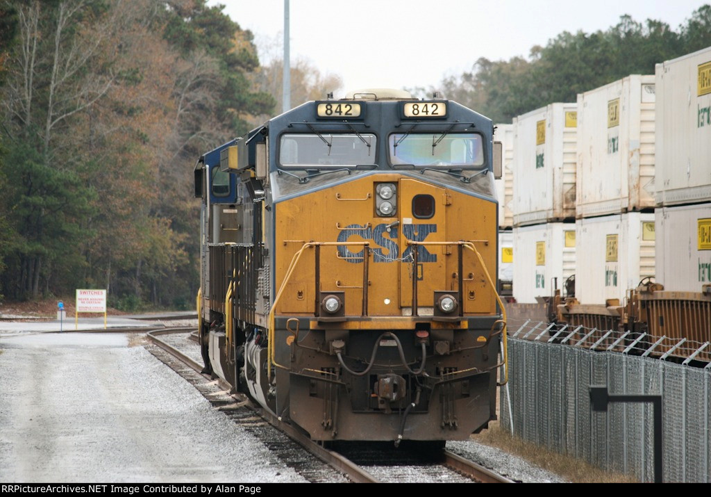 CSX 842 lays over